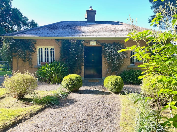 Cute Georgian Gate Lodge - Bray
