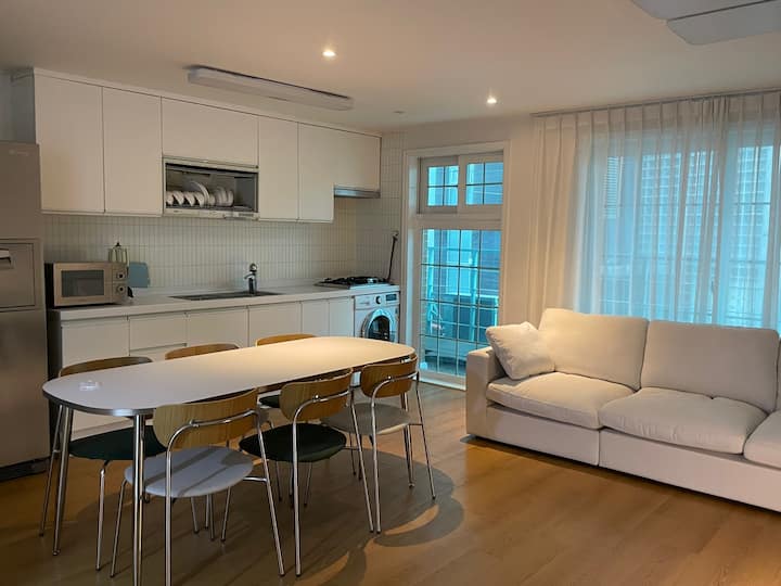 12 [강남 최고 공간] 채광 좋은 모던 투룸 & 주차 가능 /강남/코엑스 - Seoul