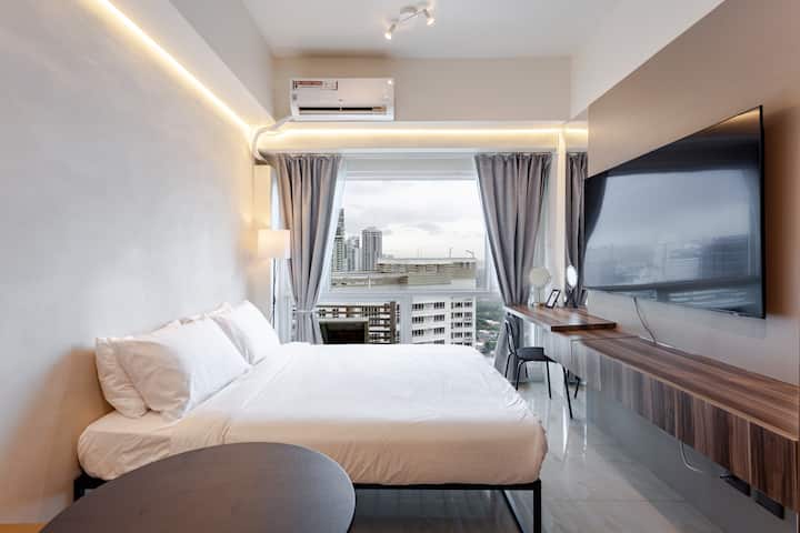 Hotel-inspired Penthouse Near Greenbelt Makati - Metro Manila