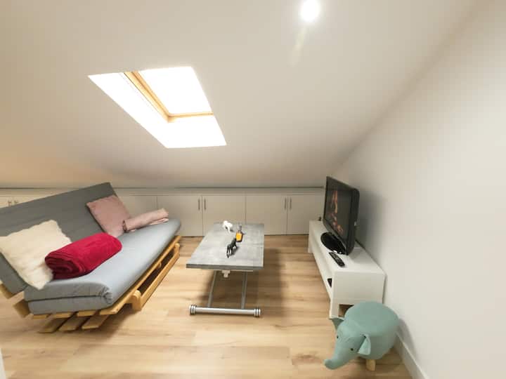 Céntrico Estudio Abuhardillado A Estrenar - Madrid