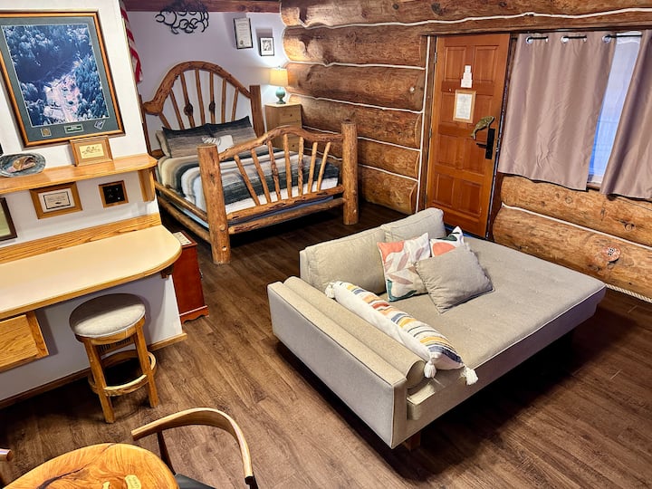 40 Cabin Trout Lodge Queen Suite - Soap Lake, WA