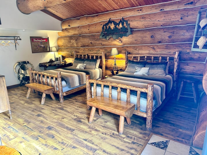 44-46 Cabin Cowboy's Cabin  2 Queen Beds - Soap Lake, WA