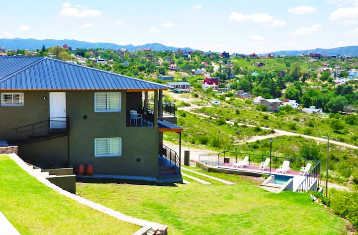 Cabaña En La Sierra, Vistas Panorámicas Y Quincho - Villa Carlos Paz