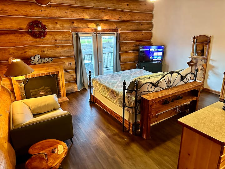 47 Cabin Honeymoon Suite Lake View Unit - Soap Lake, WA