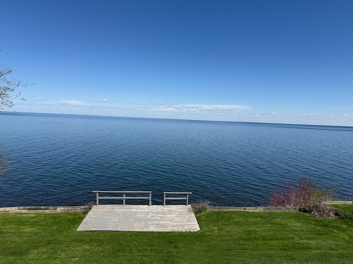 Lake Simcoe Waterfront Cottage. All Season Getaway - Horseshoe Valley, ON