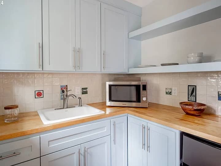 Château Woodstock – Cozy Stay Near Cafés & Parks - Portland, OR
