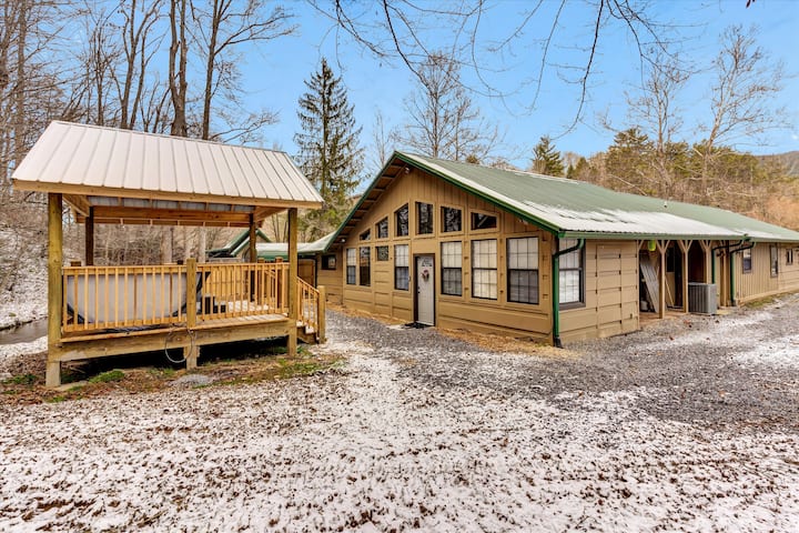 Creek Cabin W/brick Oven & Pond - Cosby, TN
