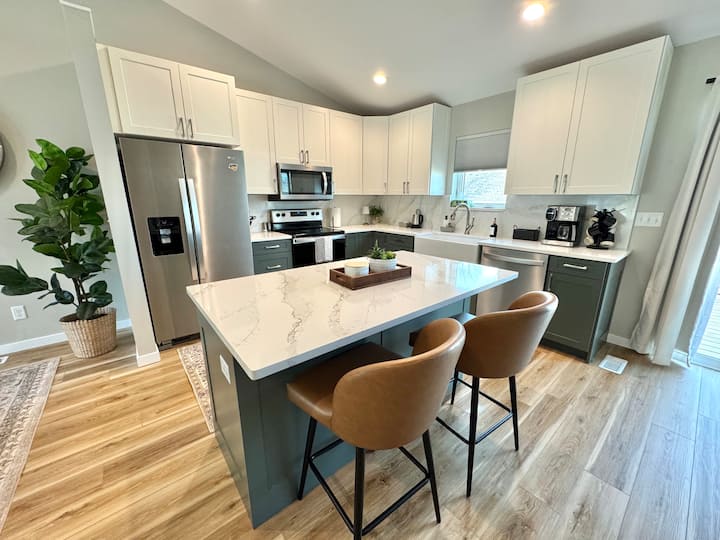 New Home Minutes From Uni Campus And Downtown - University of Waterloo, Waterloo
