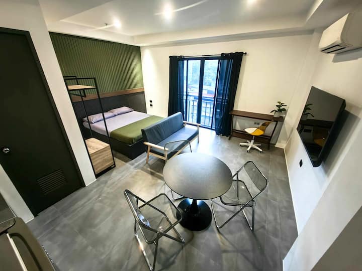Modern Retro @Heart Of Poblacion & Rockwel Mkt D07 - Makati