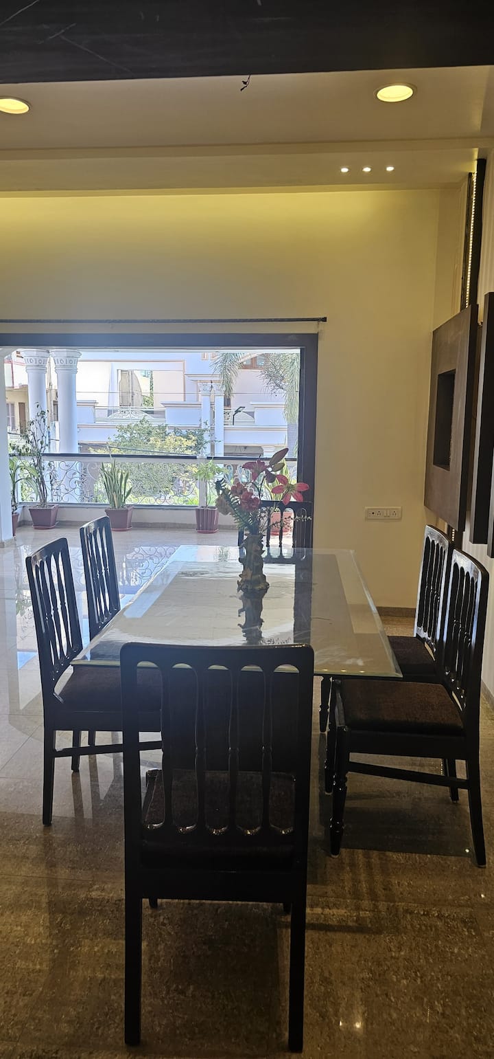 Sunflower Nr Db Mall, (Luxury Ac Room In Villa) - Bhopal