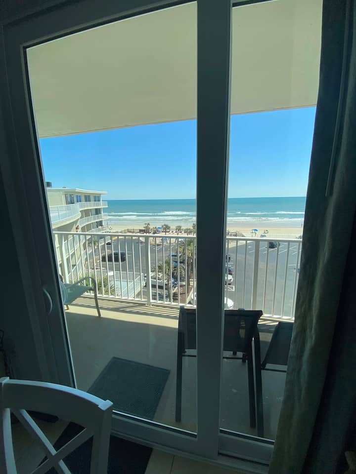 Googled Eyes| Ocean Front Complex| Pool Open - Daytona Beach, FL
