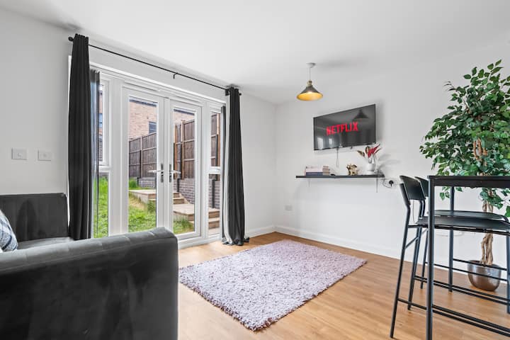 Lotus Haus - Luxurious 4 Bd House - Gated Parking - Birmingham