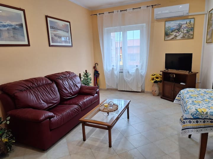 Bright Apartment On The 2nd Floor With Parking - La Maddalena