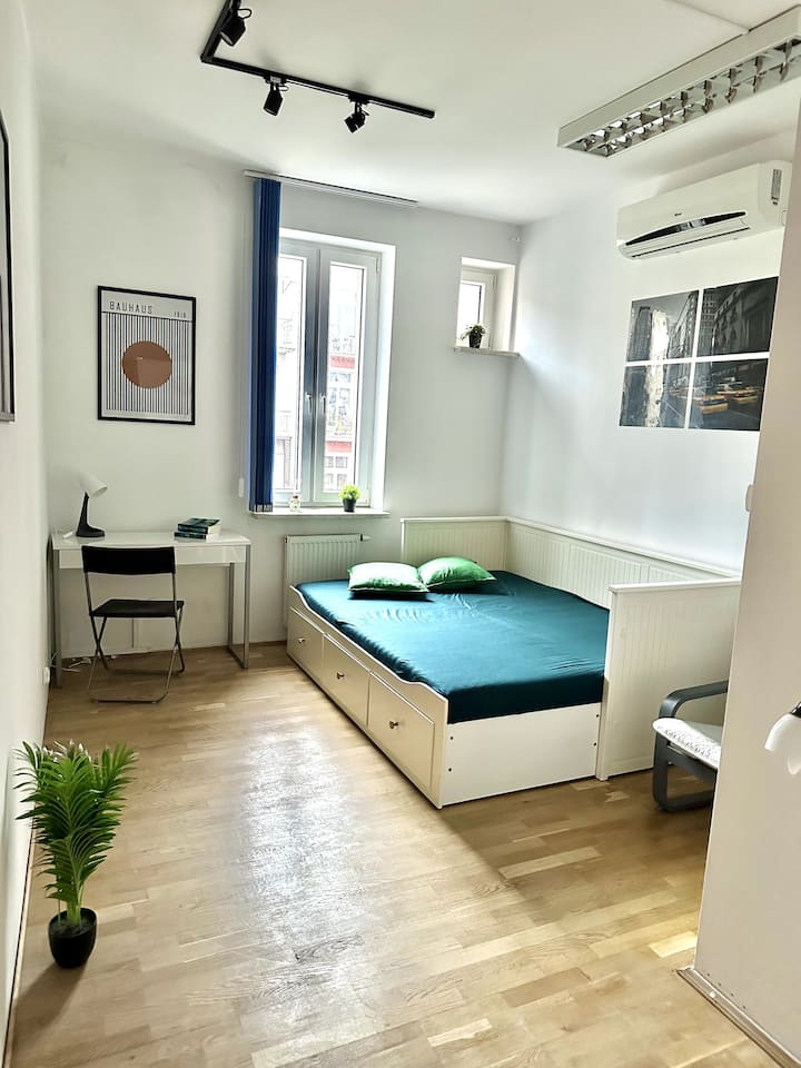 3 Room Pilotow - Cracovia