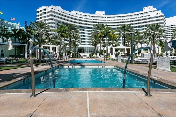 2 Fontainebleau Connectin Studios 10 Guests 5 Beds - Miami Beach, FL