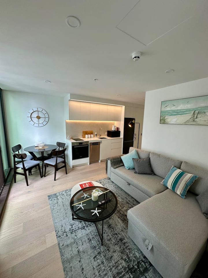 Brand New High Rise, 1 Bed + Ocean View. Downtown. - Wellington