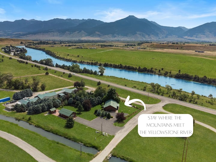 Moose Horn Lodge - A Montana Getaway Cabin - Emigrant, MT