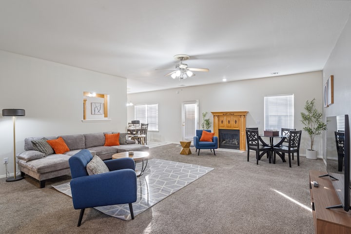 Spacious 6 Bed Bentonville House - Bentonville, AR