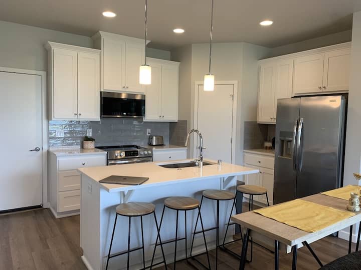 Tranquil Townhome In Prime Location - Vancouver, WA