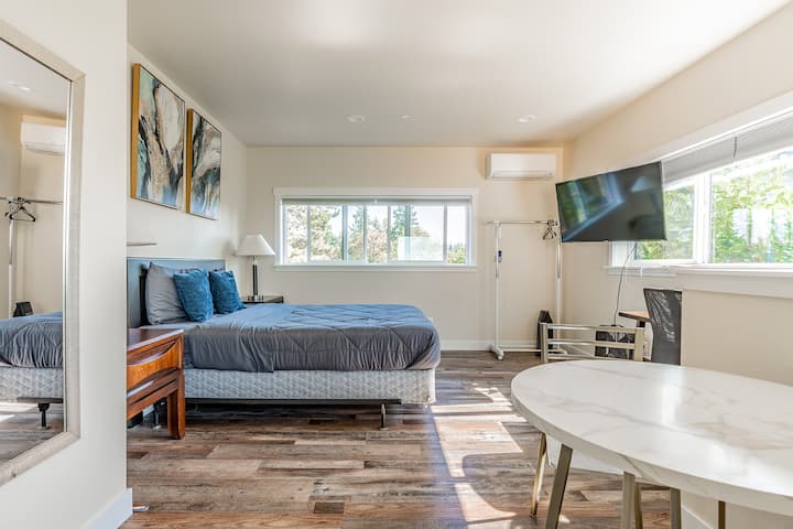 Private Suite W/ Rooftop & Puget Sound Views - Federal Way, WA