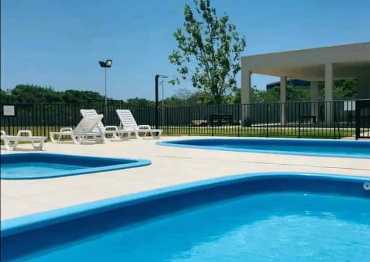 Apto Aconchegante, Prox A Praia E Com Piscina - 
