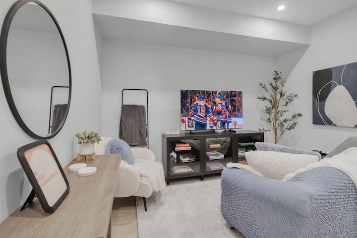 Modern Private Suite | Clean | 15 Min To Wem - Edmonton, Canada