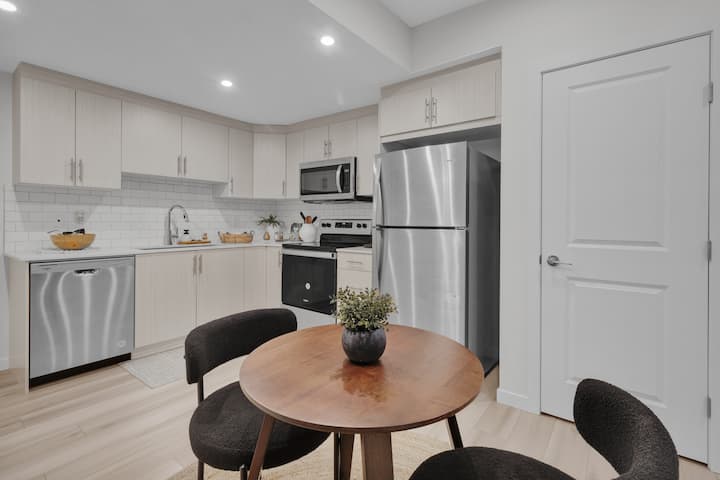 New 1br Suite | Stylish | Coffee |Fully Stocked - Edmonton