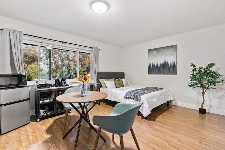 Yieldmax (Af) | Tranquil Studio W Priv Bath - San Carlos, CA