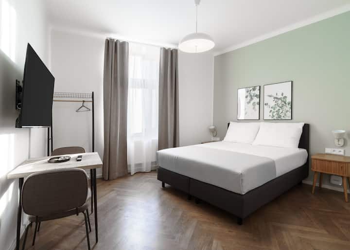 Limehome Prague Halkova | Queen Room - 布拉格