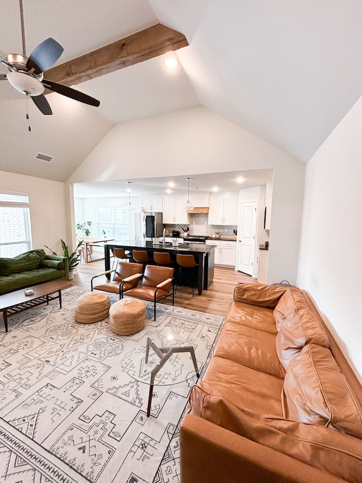 The Bluejay House - Newly Built, Mid-modern Design - Bixhoma Lake, OK