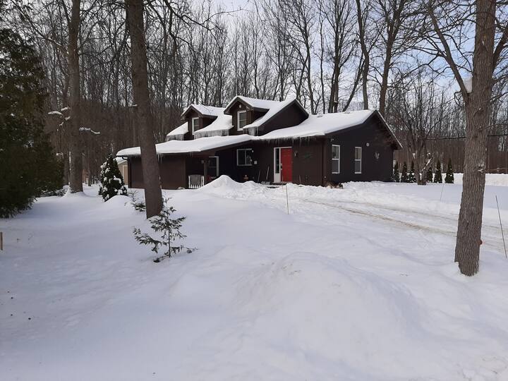 Steps To Ski Hill - 6 Bedroom Chalet With Hot Tub - Thornbury