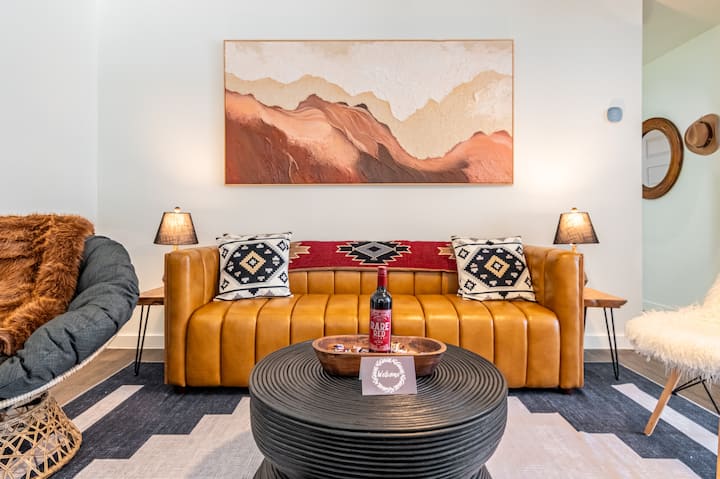 Casa Alamo | Southwestern Cabin - Austin, TX