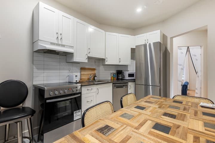 The Urban Retreat | Trendy 3br In Ndg - Montreal