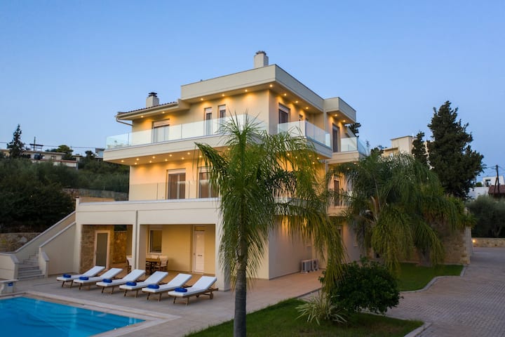 Jacuzzi *Bbq-big Pool* - Walk To Beach & Grocery - Chania