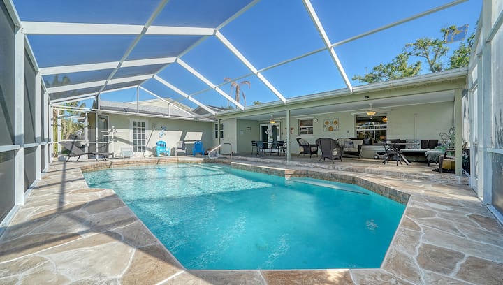 Short Walk To Beach, Restaurants, Bars, Fun & More - Siesta Key, FL