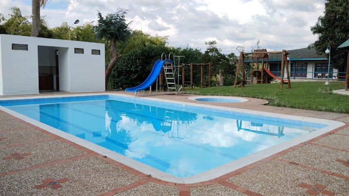 Casa Campestre Con Piscina - Montenegro