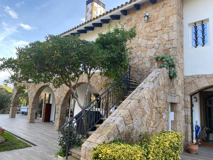 Casa Rustica Con Jardin Y Chimenea A 12 Min. Playa - Lloret de Mar