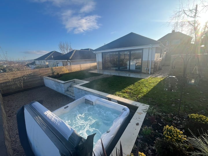 Modern Home, Hot Tub & Free Parking - Bath