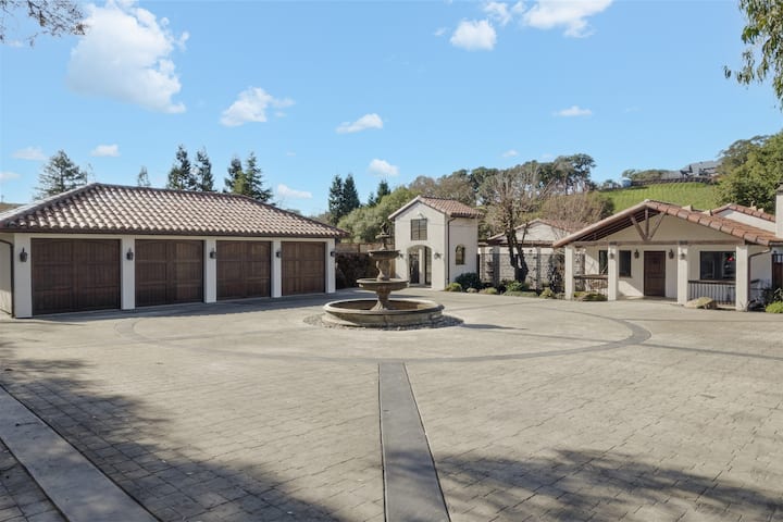 Elegant Napa Estate With Views - Napa, CA