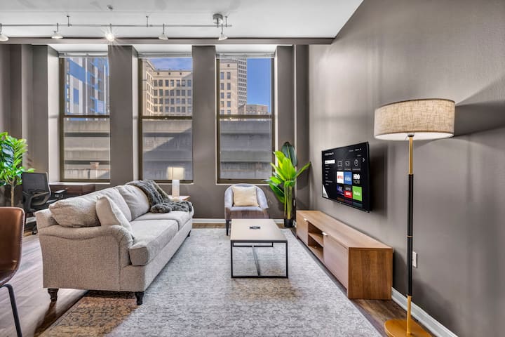 Downtown Flat In Playhouse Square | Free Parking - Cleveland, OH