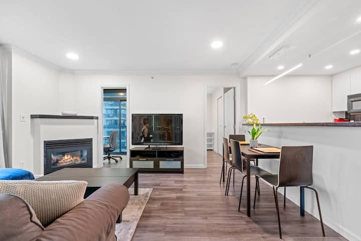 Yaletown 2bd+den | Parking, Pool+hot Tub,gym,sauna - Vancouver