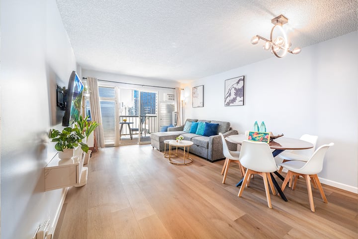 2b2b Spacious Apartment Central Waikiki  Parking - O‘ahu, HI