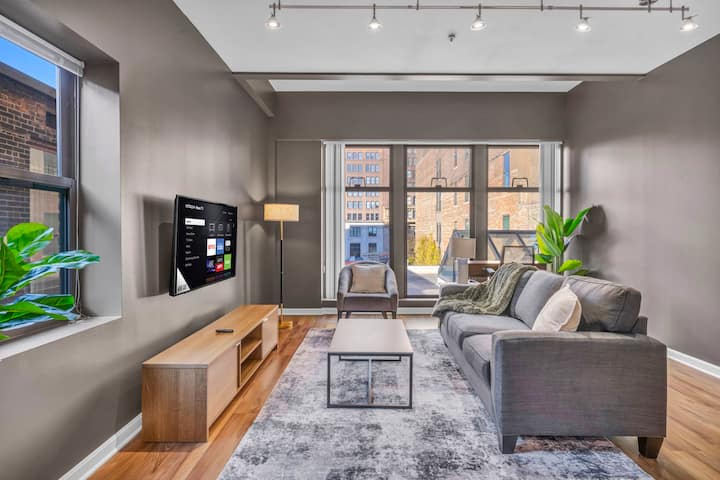 The Playhouse Suites | Free Parking | Downtown - Cleveland