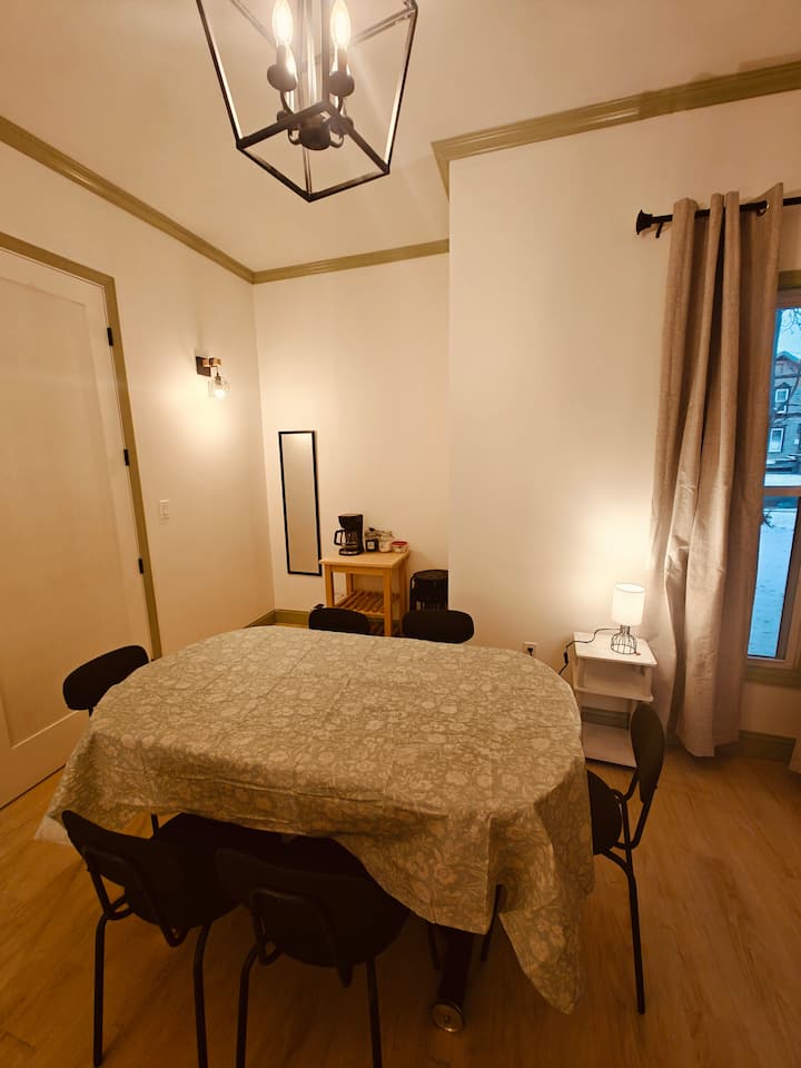 New! Golden Getaway Walk To The Falls - Niagara Falls, NY