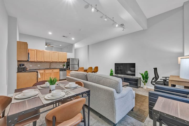 The Playhouse Suites Downtown 2bd | Free Parking B - Cleveland, OH