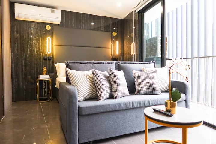 New Luxe Balcony Studio Apt@ Somerset/orchard Area - Singapore