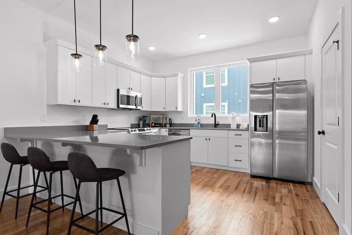 New 3 Bed/bath Townhome With Garage & Game Room! - Chattanooga