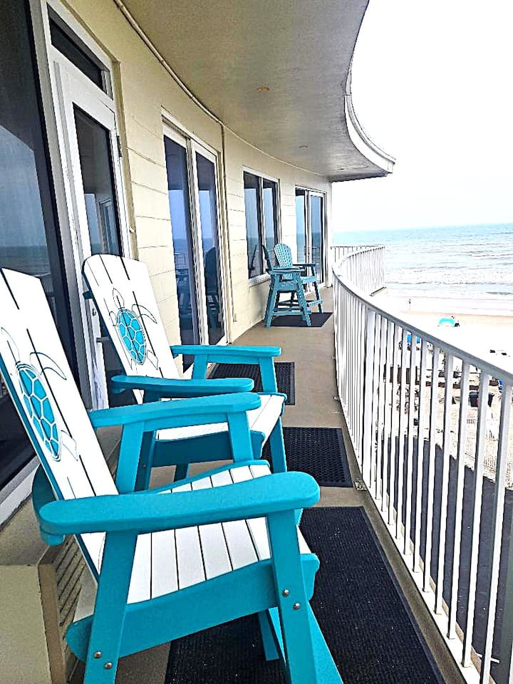 *Oceanfront Condo 2 Pools, Game Room & Views! - Daytona Beach, FL
