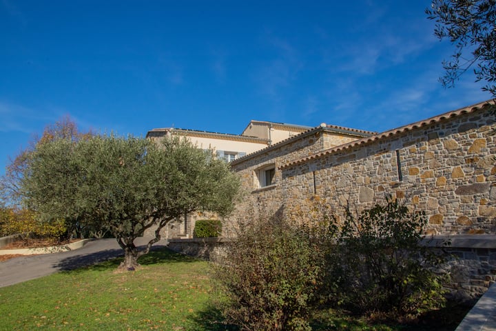 Le Mas, Domaine D'exception "Domaine669",4* - Alès