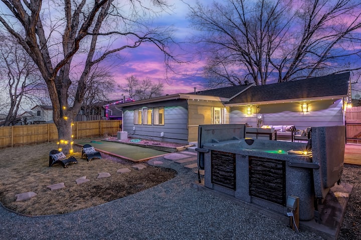 Lux Large Group Escape | Hot Tub, Games & Trails - Denver, CO
